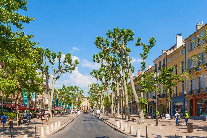 Small Versailles of Provence & Calissons tasting. Marseille port - FAQs