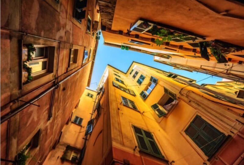 Smart guiding around a city with unique features. - Key takeaways