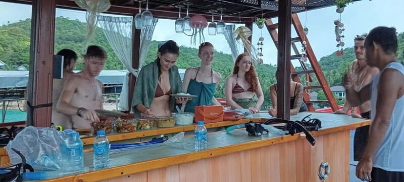 Snorkeling Tour with meals and BBQs - Cocktail - Sunset - Key Points