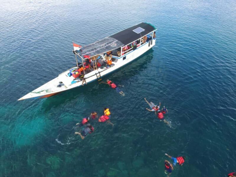 Snorkelling & islandhopping tour Karimunjawa (private tour) - Key Points