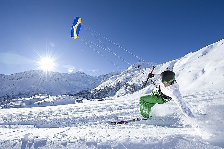 Snowkiting School on the Simplon Pass - What Is Snowkiting on the Simplon Pass?