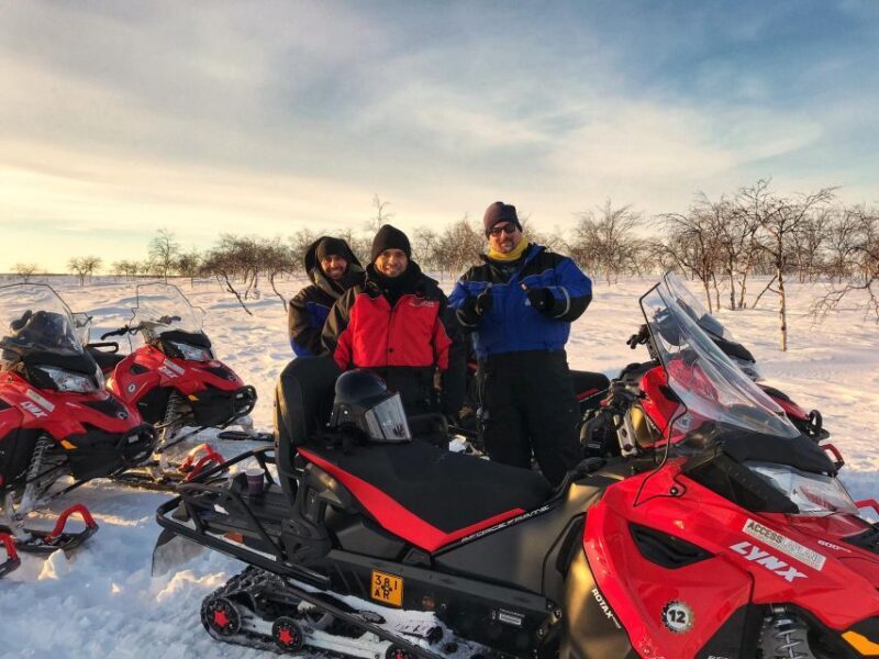 SnowSurge: Adult Snowmobiling Adventure - Setting the Scene: What a Snowmobile Safari in Lapland Looks Like