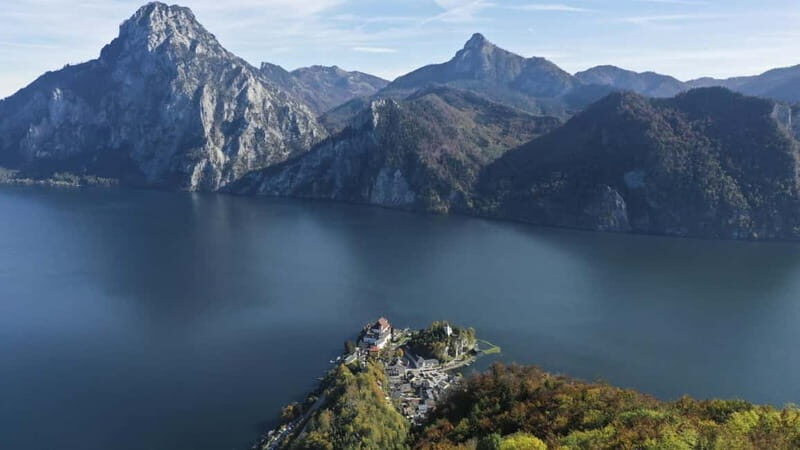 Snowy Alps & Fairytale Towns: Hallstatt & Salzburg Tour - The Scenic Journey Begins: From Wachau Valley to Dürnstein