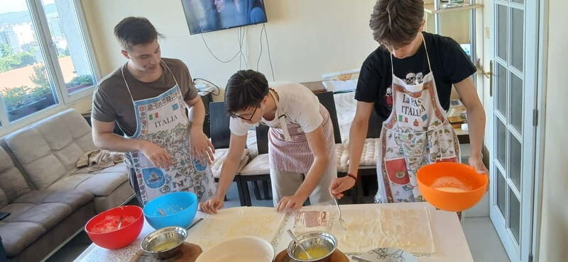 Sofia: Banitsa Pastry Class with a Local with Bulgarian Wine - Key Points