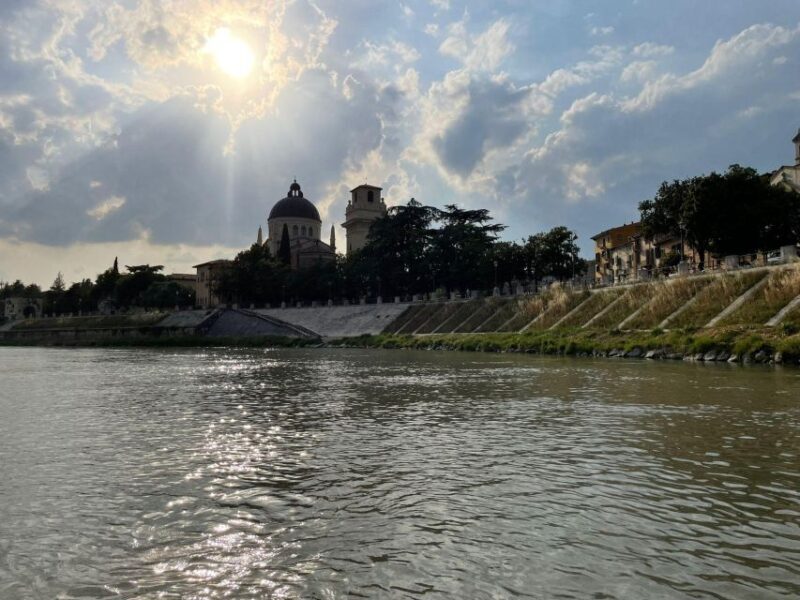 Soft-rafting at sunset and aperitif in Piazza Erbe - Key Points