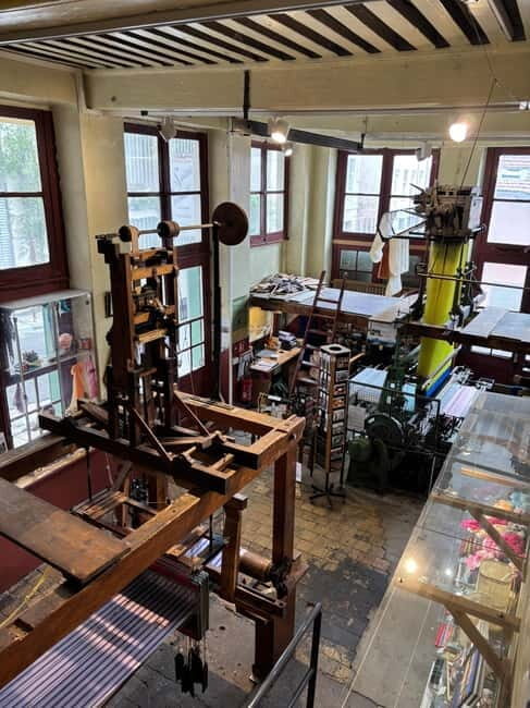Soierie Vivante's weaving workshops : tours and demos - Exploring Soierie Vivantes Weaving Workshops: Tours and Demos