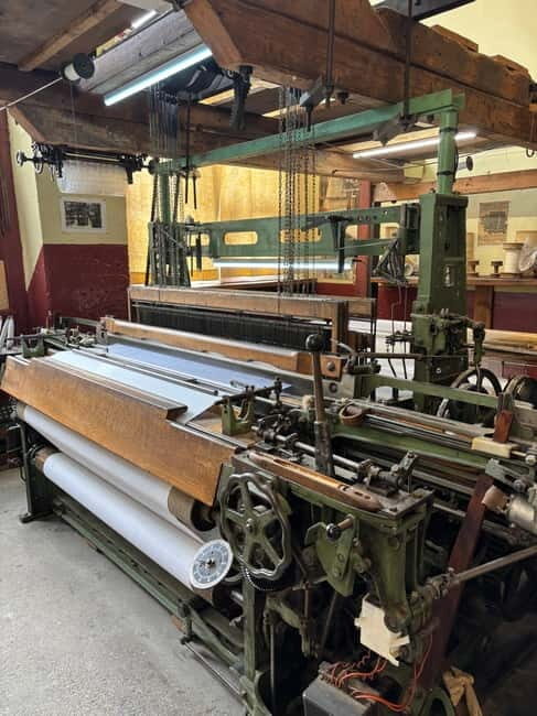 Soierie Vivante's weaving workshops : tours and demos - An In-Depth Look at the Tour Experience
