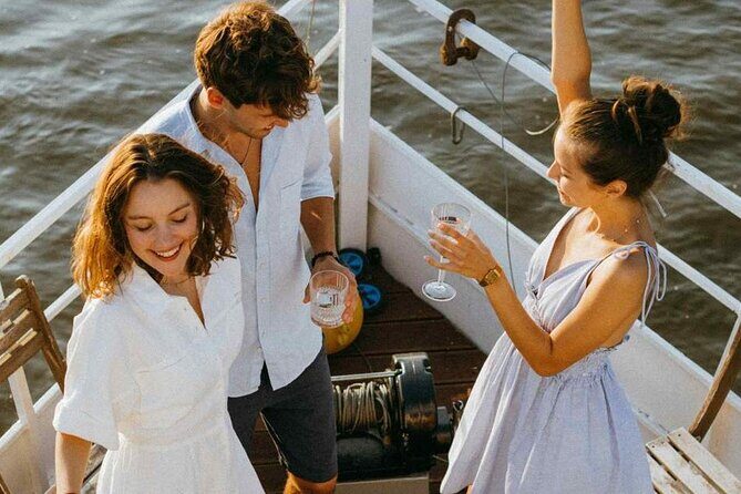 Solo Carnival Sunset Cruise: Party, Live DJ & Meet New Friends - Analyzing the Experience: A Closer Look