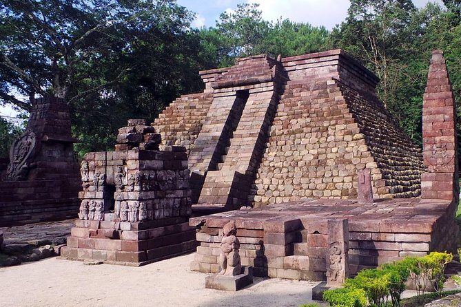 Solo Vintage Tour with Sukuh and Cetho Temple from Yogyakarta - Key Points