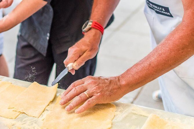 Sorrento Feast: Hands-On Pasta, Tiramisu & Limoncello Fun Class - Group Size and Atmosphere