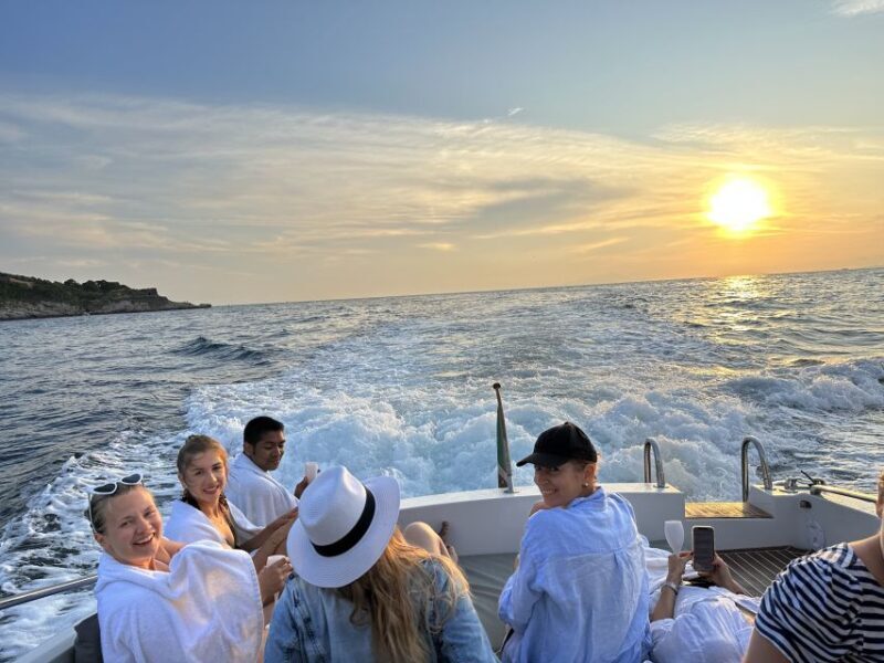 Sorrento: Scenic Boat Tour with Aperitif - Who Should Consider This Tour?