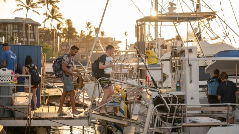 South Maui: Molokini & Turtle Town Snorkeling Tour with Meal - Setting Sail and What to Expect