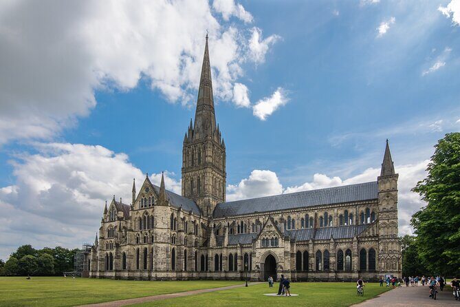 Southampton to London via Attraction of your choice (Stonehenge, Windsor etc) - Who should consider this tour?