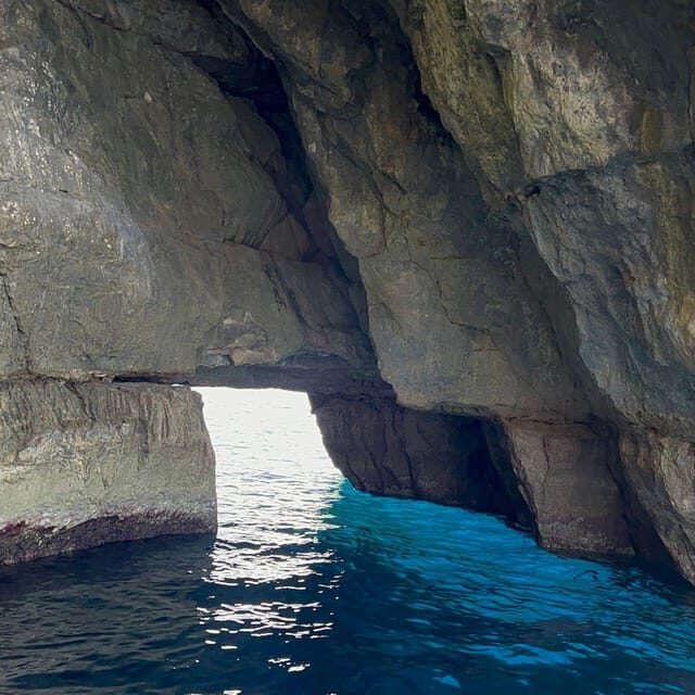 Southern Beauties: Marsaxlokk and Blue Cave TOUR IN PORTUGUESE - A Hands-On Look at the Southern Beauties Tour in Malta