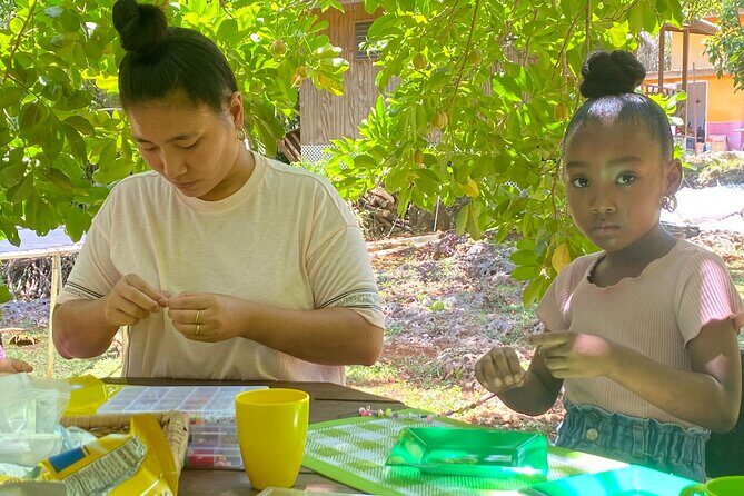 Souvenirs workshop A Mi Mek It! in Montego Bay Jamaica (FR & EN) - The Sum Up