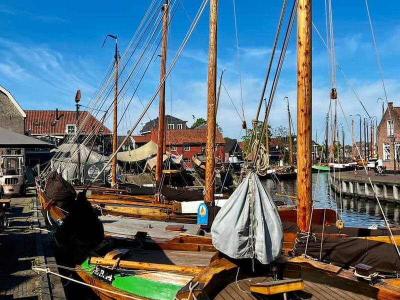 Spakenburg: Guided Walking Tour of the Historic Center - Walking Through the Old Fishing District