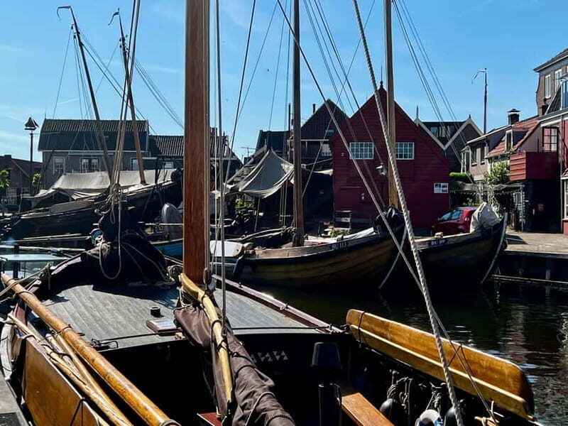 Spakenburg: Guided Walking Tour of the Historic Center - Authenticity and Atmosphere