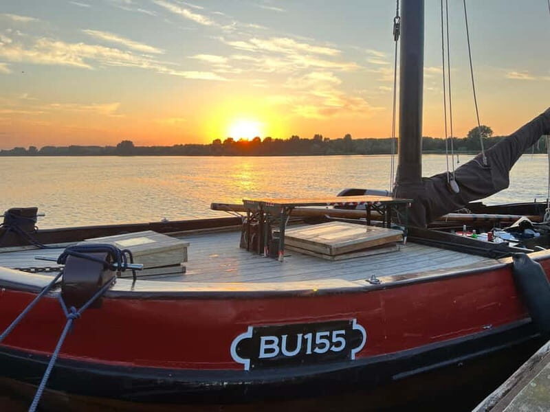 Spakenburg: Sunset boat trip on an authentic fishing boat - An In-depth Look at the Spakenburg Sunset Boat Trip