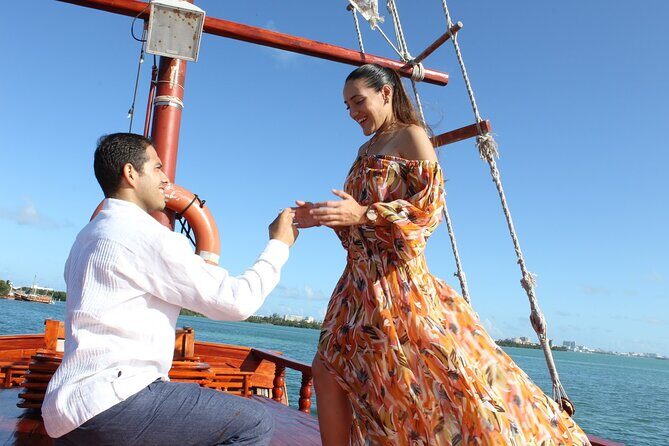 Spanish Galleon in Cancún - Romantic Lobster Dinner Cruise & Live Saxophone - Setting the Scene: What Makes This Tour Special?