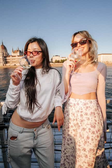 Sparty Boat with Unlimited Drinks and live DJ - Sparty Boat with Unlimited Drinks and Live DJ: A Fun Night on Budapest’s Danube