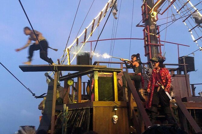 Spectacular Pirate Show, Lobster Dinner & Open Bar in Cancún Bay - Practicalities and Group Dynamics