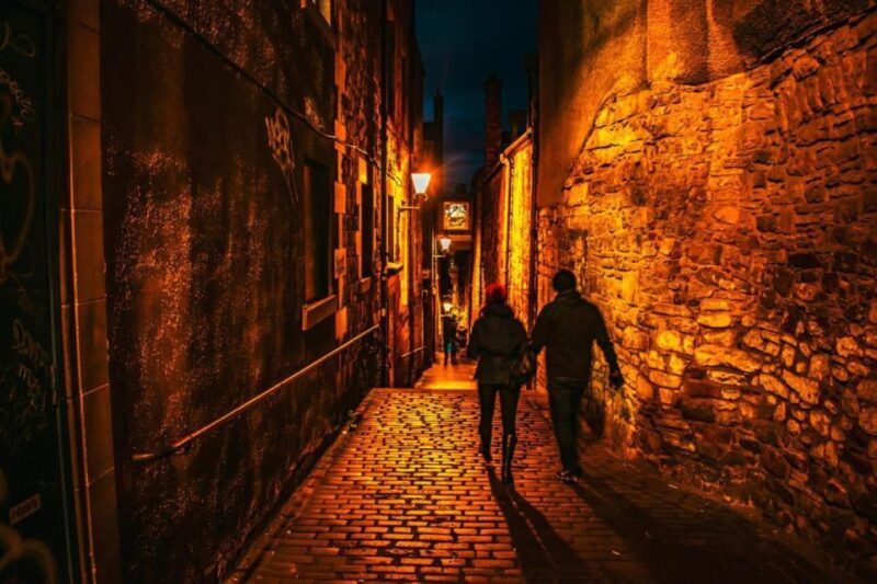 Spectral Encounters: Edinburghs Ghostly Trail - A Closer Look at the Tour Experience