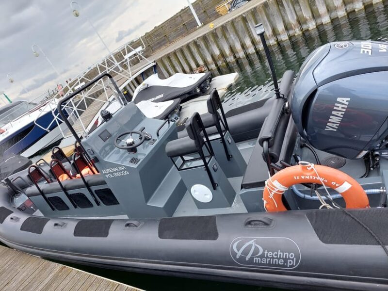 Speed boat at the end of the pier in Sopot. Speed 100 km/h - Key Points