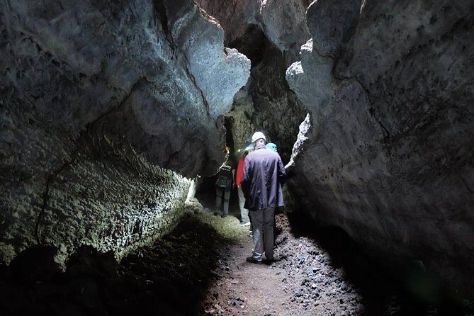 Speleology Tour in Cueva de Las Palomas in La Palma - An In-Depth Look at the Cueva de Las Palomas Tour