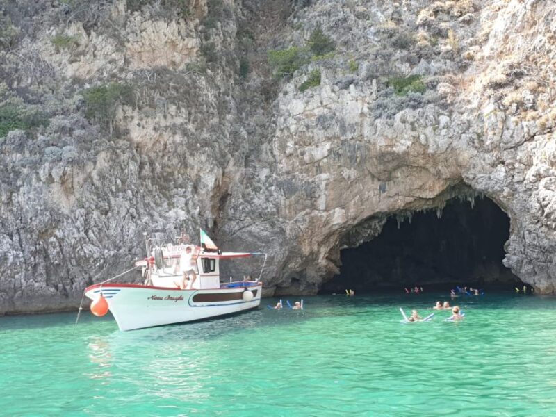 Sperlonga: Private Cruise to discover the "Seven Beaches" - Perfect For