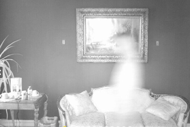 Spirits with the Spirits Tour at Lemp Mansion - The Atmosphere and Group Dynamics