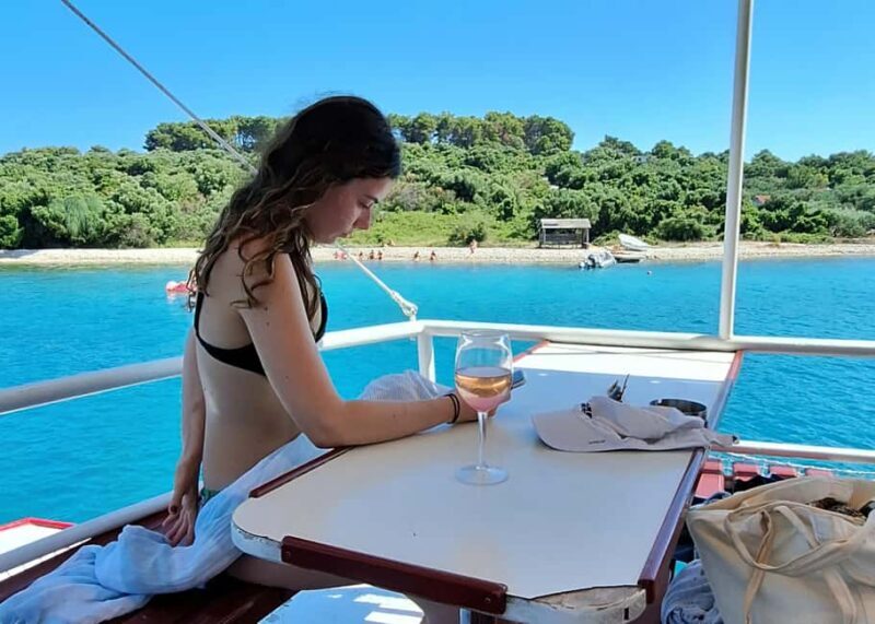 Split: All-Inclusive 3 Island & Blue Lagoon w/Lunch & Drinks - Food and Drinks: An All-Enjoyment Affair