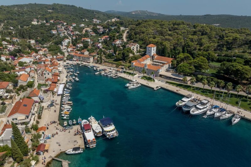 Split: Blue Lagoon, Shipwreck, and olta Cruise with Lunch - The Guides and Crew