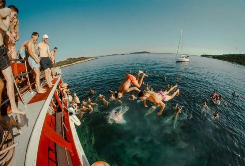 Split: Floating Festival Boat Party with Electronic Music - Key Points