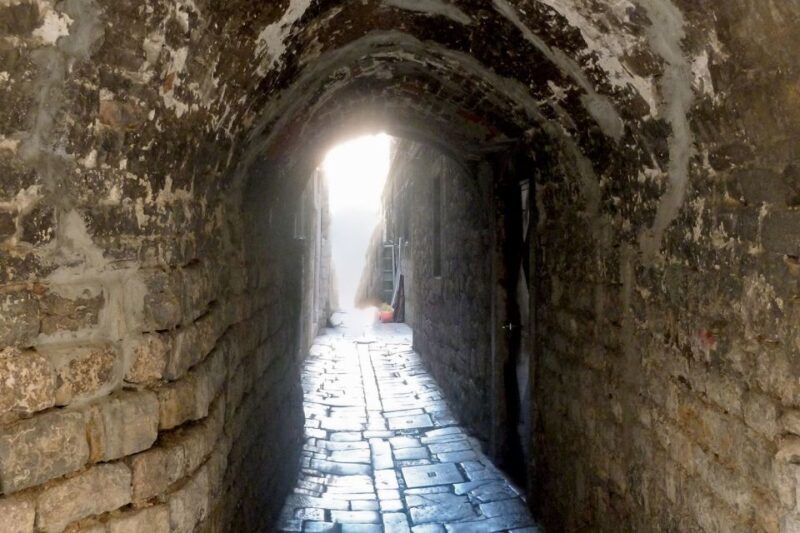 Split: Game of Thrones Tour with Diocletian's Palace Cellar - Accessibility and Practical Tips
