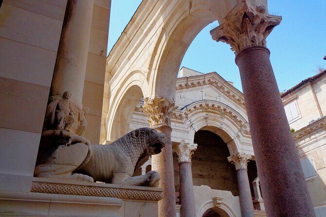 Split Scavenger Hunt and Highlights Self-Guided Tour - Key Points