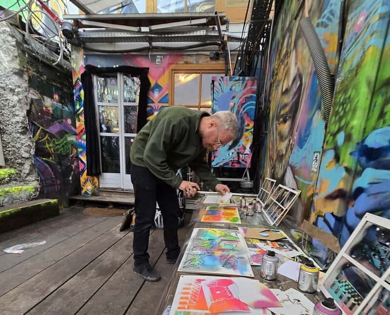 Spray your postcards of cool Munich! - Key Points