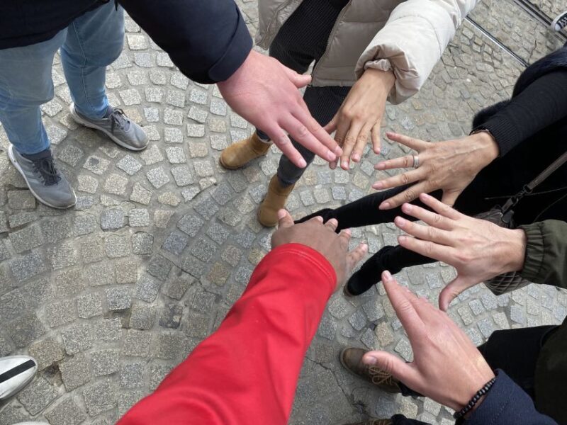 Sprechen Sie Gras? German Tour of Amsterdam's Coffeeshops - Walking, Weather, and Group Size