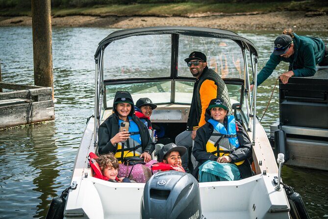 Squamish 4hr Rental 17ft Fiberglass Hourston with 70HP Engine - Who Will Love This Experience?