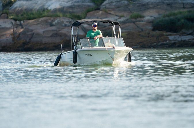 Squamish 4hr Rental 17ft Fiberglass Hourston with 70HP Engine - FAQs