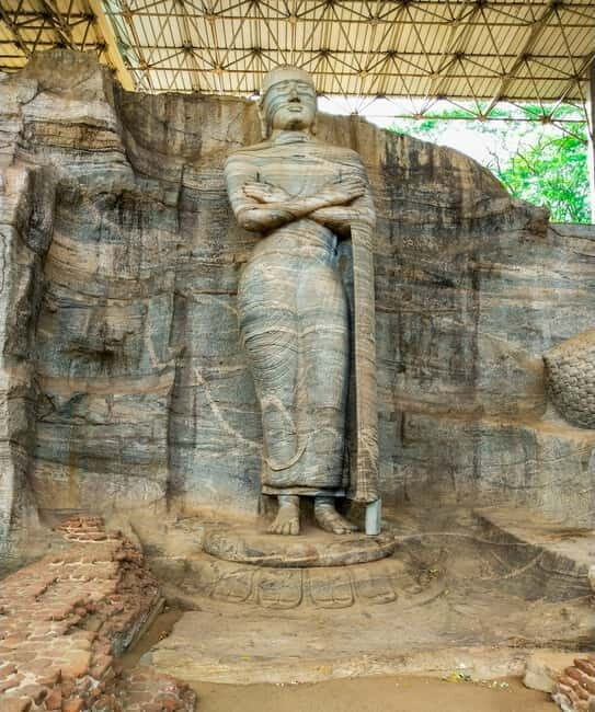 Sri Lanka 4-Day Private Tour: From lion rock- Sacred Temples - Transportation, Accommodation, and Group Dynamics
