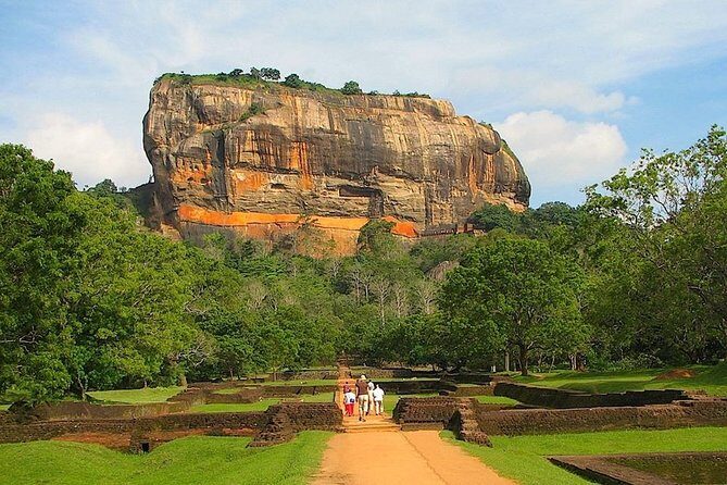 Sri Lanka Airport (BIA CMB) to Sigiriya Pickup And Drop|Private Transfer - A Practical Look at the Sri Lanka Airport (BIA CMB) to Sigiriya Private Transfer