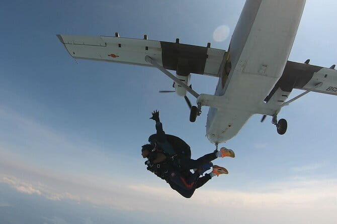Sri Lanka: All Inclusive Skydiving Experience From 13500 FT - A Thrilling Perspective on Sri Lanka