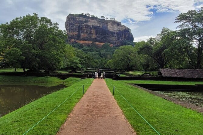 Sri Lanka Multi-Days Car Rent With English Speaking Driver - An Overview of the Experience