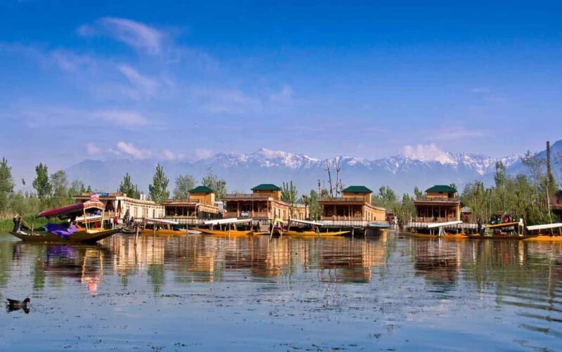 Srinagar: 3-Day Tour with Shikara Ride and Gardens - Day 1: Arrival and a Serene Shikara Ride