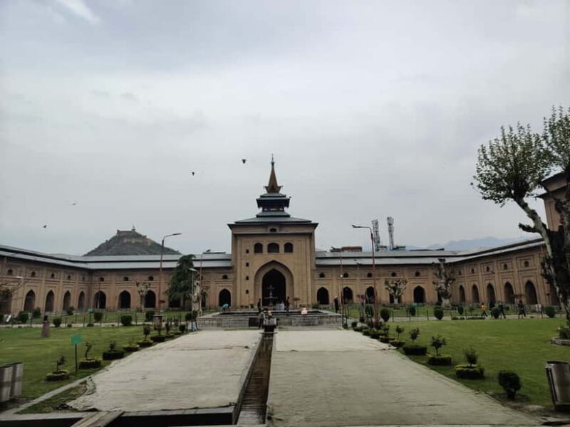 Srinagar: Private Old City and Mughal Gardens Guided Tour - Scenic Dal Lake and Local Crafts