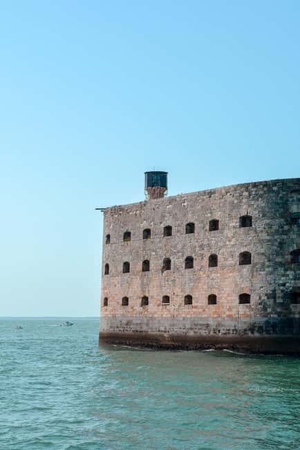 St-Denis-d'Oléron: guided tour of Fort Boyard - Approaching Fort Boyard: A Visual Masterpiece