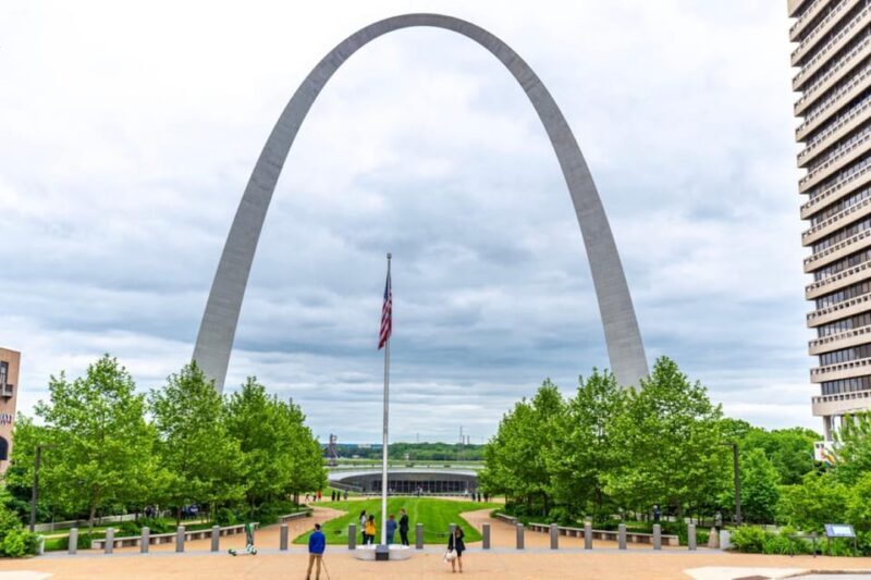 St. Louis Arch - Walking Tour and Entrance Ticket - The Final Touch: Insights from the Guides