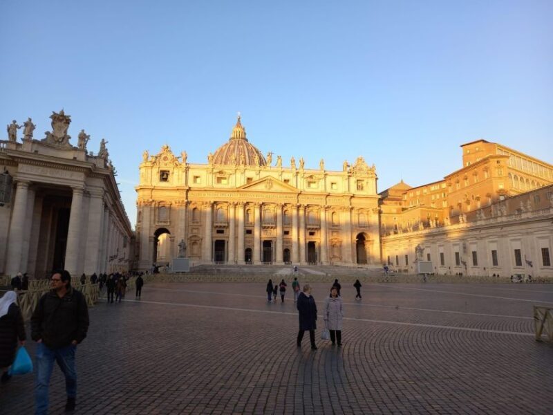 St Peter's Basilica tour with Dome and Crypts - Key Points