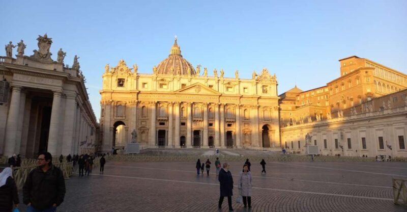 St Peter's Basilica tour with Dome and Crypts - The Guide: Making History Come Alive