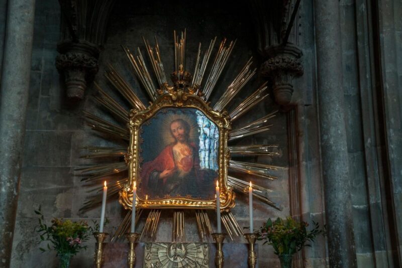 St Stephen's Cathedral Vienna Old Town Walking Tour - Key Points